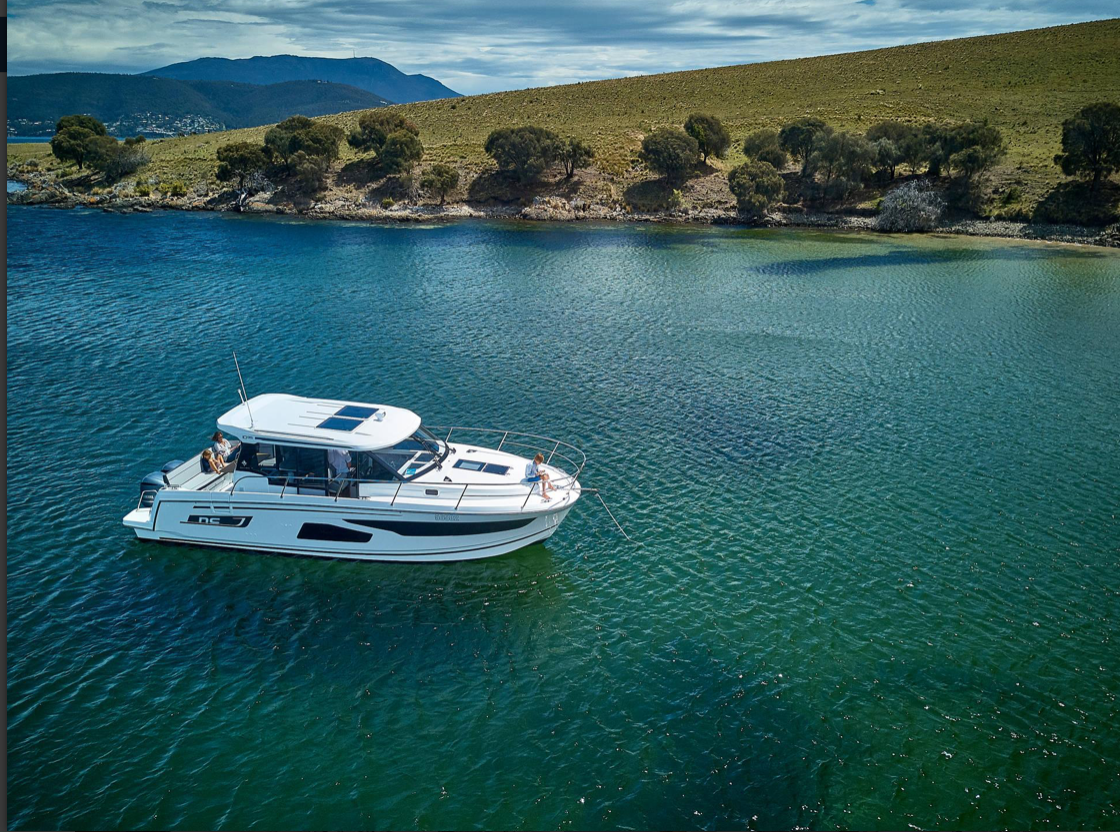 New Jeanneau NC 1095: An Outboard-Powered Family Cruiser