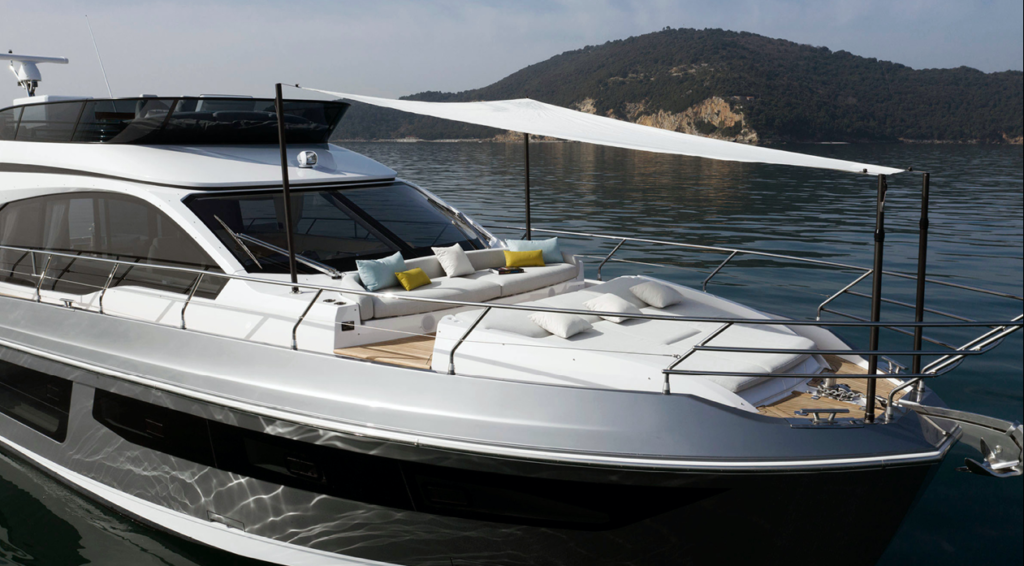 Azimut Launches 53 with “Floating Bridge.” Video