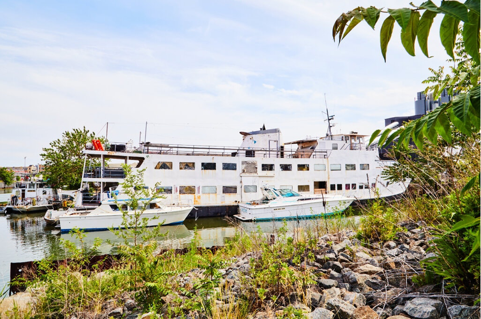 For Some New York Liveaboards, the Party’s Over